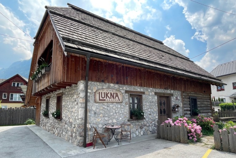 How to pick the best social hostel whilst travelling – Travel with Emily